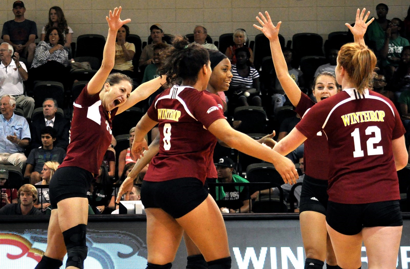 Emma Weakland - Volleyball - Winthrop University Athletics