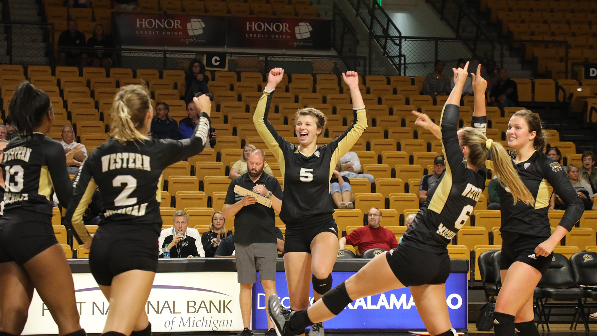 Janell Williams - Women's Volleyball - Western Michigan University ...
