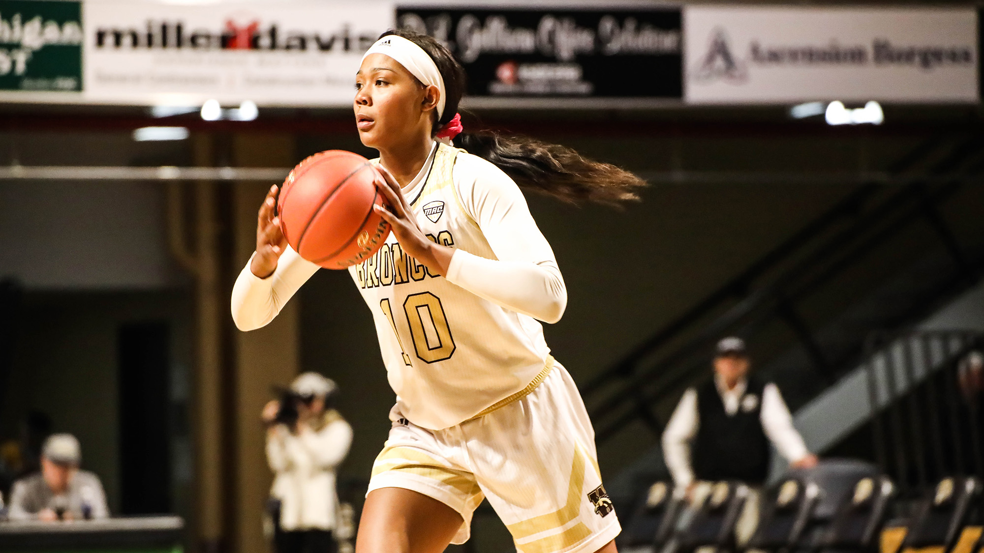 Breanna Mobley - Women's Basketball - Western Michigan University Athletics