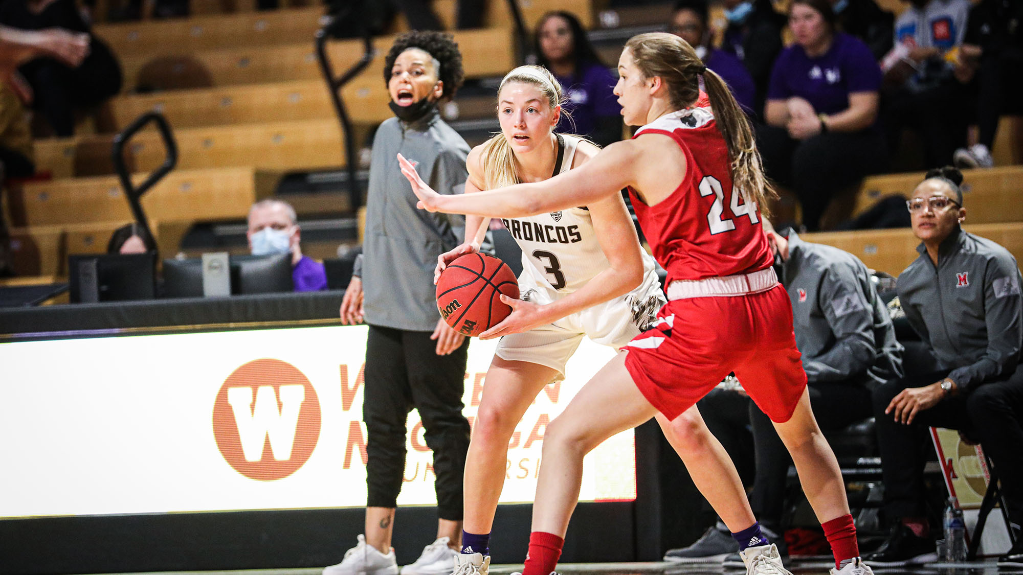 Spitzley's Double-Double Not Enough to Push Broncos Past RedHawks ...