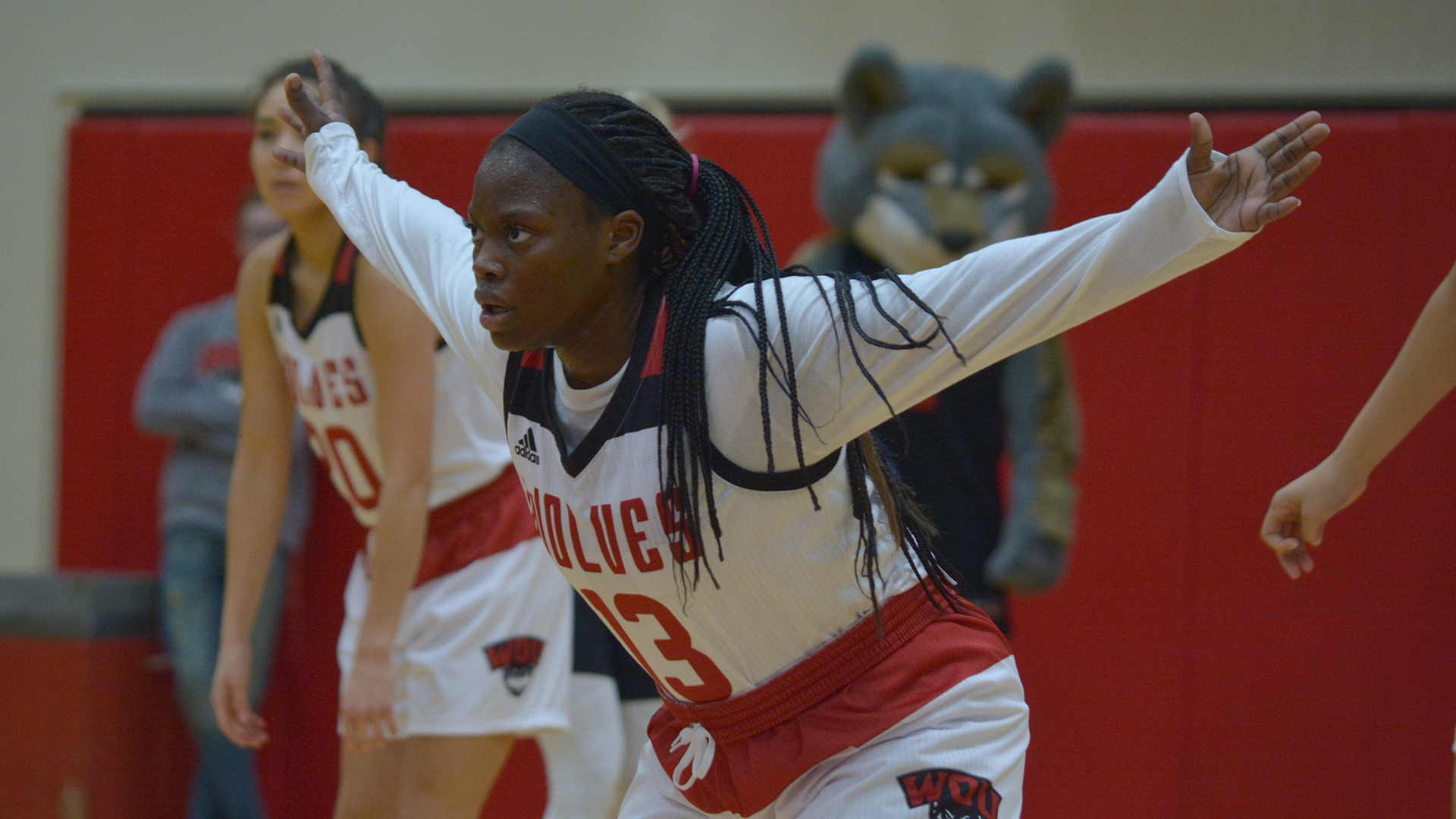 3-point barrage lifts 'Cats over Wolves - Western Oregon University ...