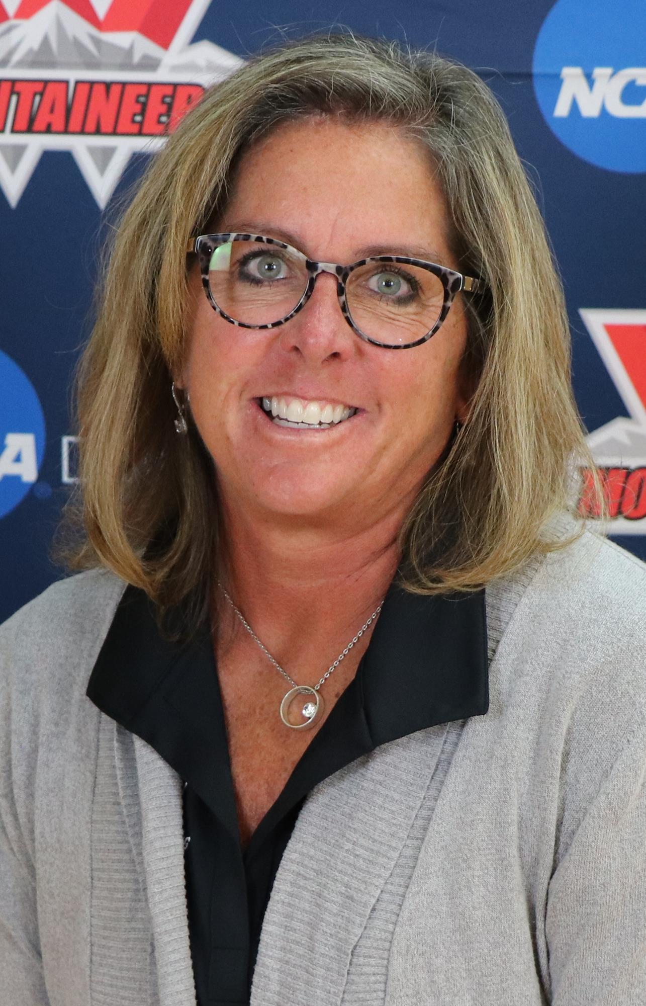 Susan Welsh - Assistant Diving Coach - Women's Swimming & Diving ...