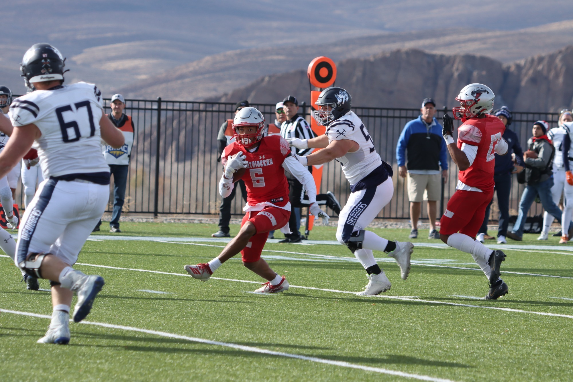 Orediggers dominate fourth quarter, defeat Mountaineers 30-20 - Western ...