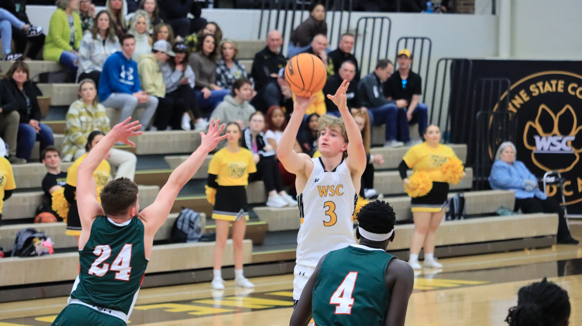 #16 Minot State men shuts down WSC 71-60 - Wayne State College Athletics