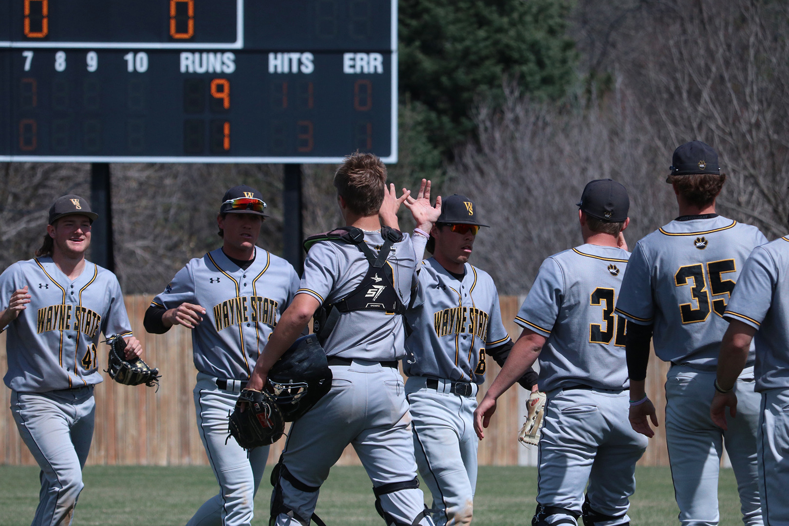 'Cats use nine runs in final two innings to win series finale at Winona ...