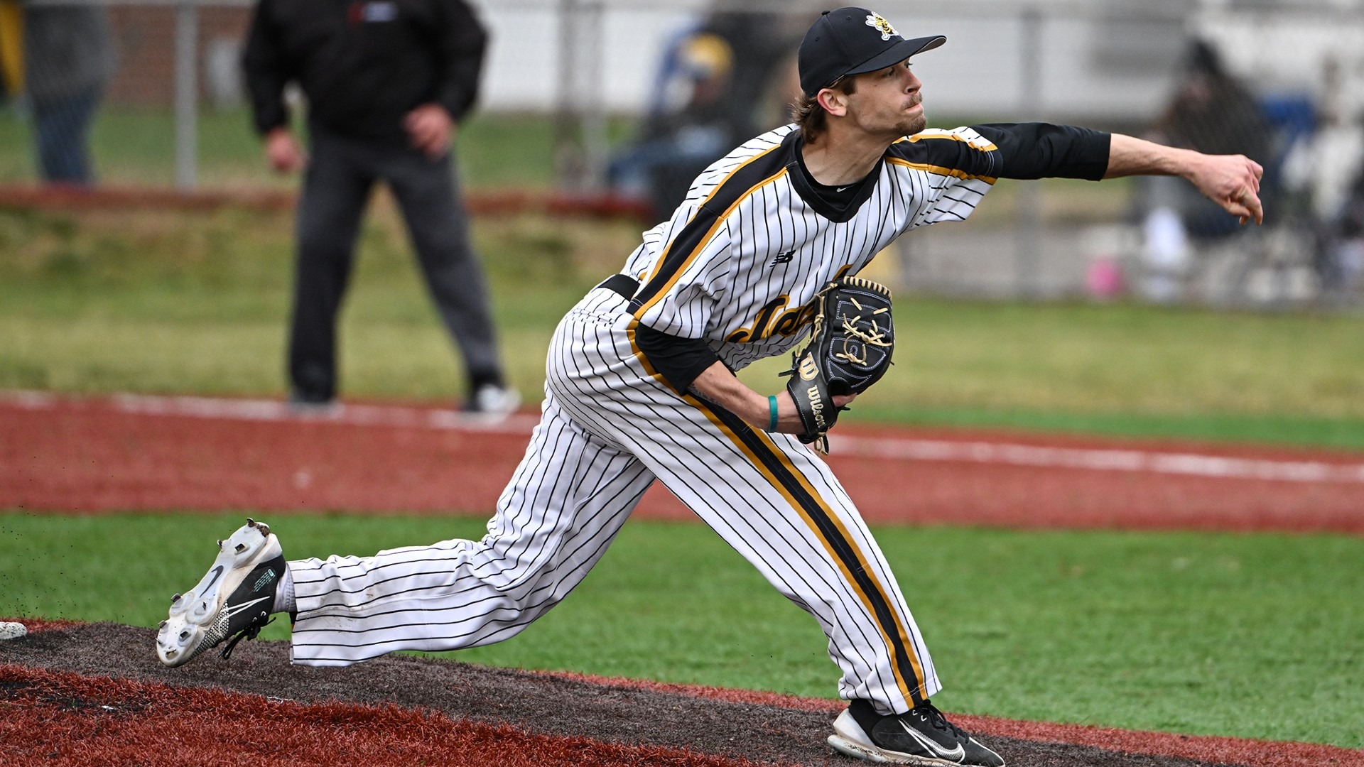 Yellow Jackets win fourth-straight game with sweep of NDC - West ...