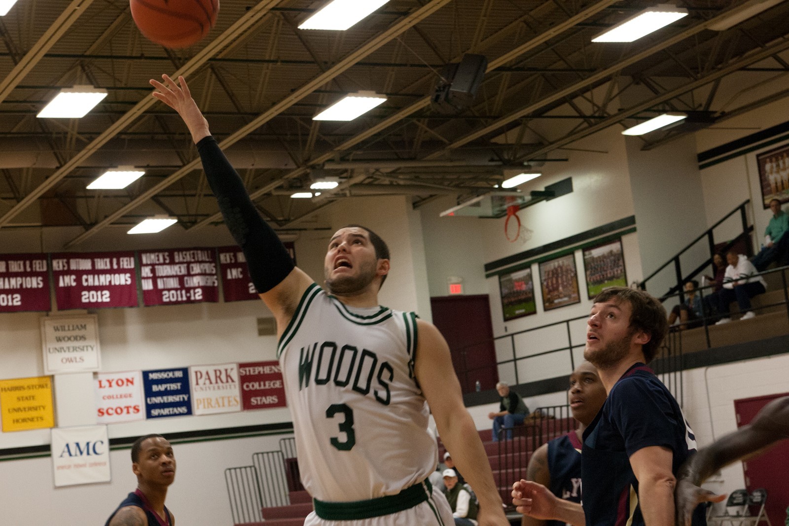 Logan Decker - Men's Basketball - William Woods University Athletics