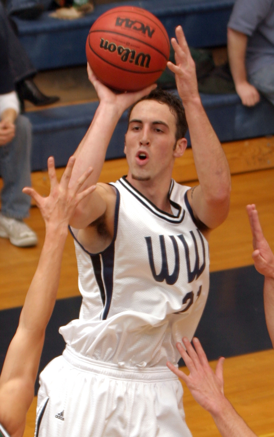 Amaya takes scenic route to Western - Western Washington University ...