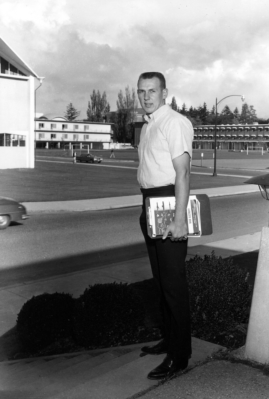 Story about former WWU baseball standout Roger Repoz - Western ...