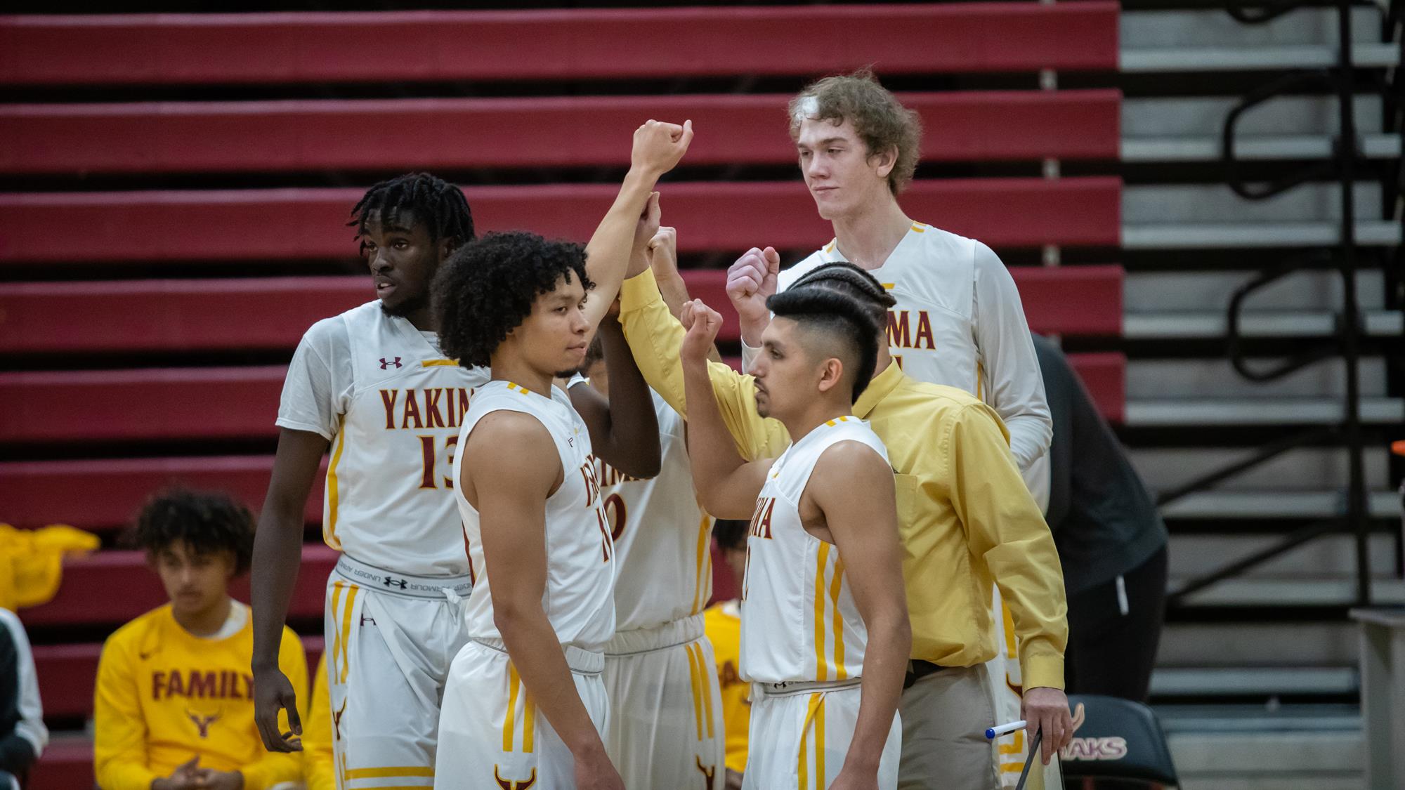 MBB On a Roll Heading Into Playoffs - Yakima Valley College Athletics