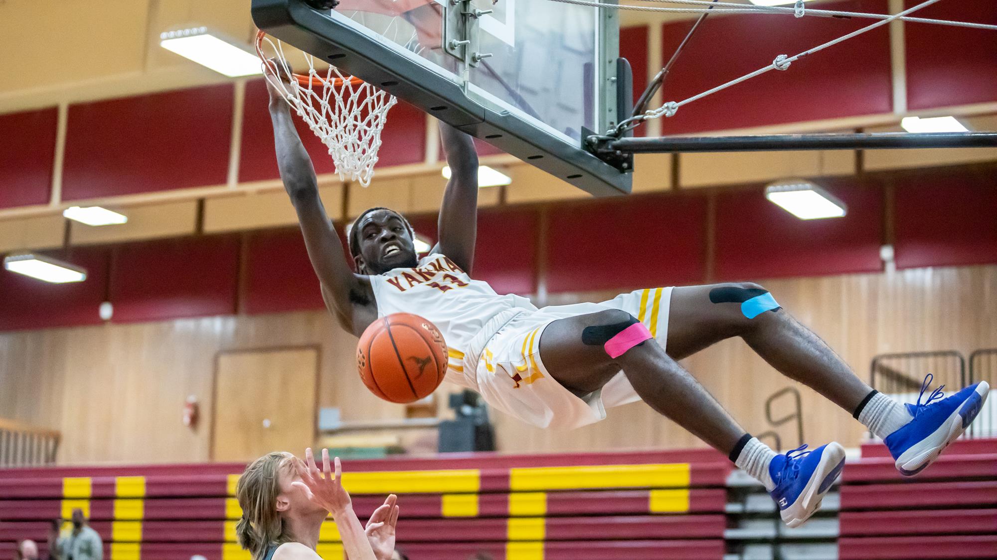 Yak MBB Opens Region Play with a Split - Yakima Valley College Athletics